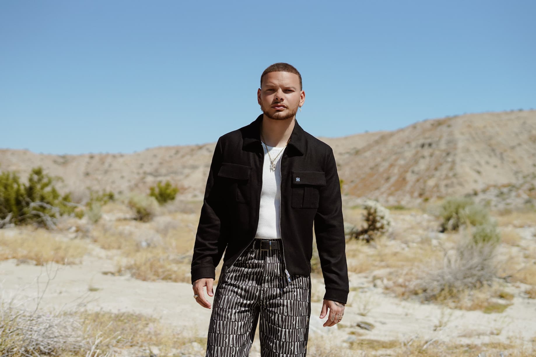 Kane Brown honors fatherhood in “Backseat Driver.” - Groovevolt
